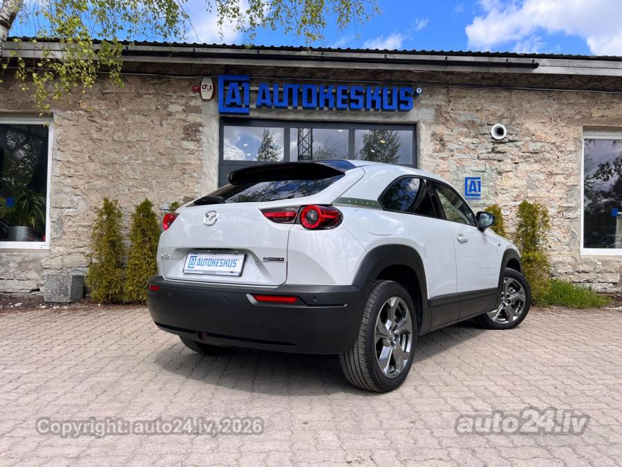 Balts Mazda MX-30 2023 Tallina, ar dzinēja tilpumu 0.00 L un nobraukumu 47 tūkst. km par 16990 €, foto 3 vietnē AUTOMOTO.COM.LV