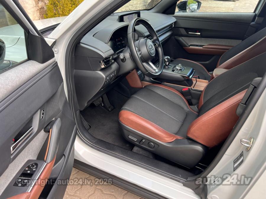 Balts Mazda MX-30 2023 Tallina, ar dzinēja tilpumu 0.00 L un nobraukumu 47 tūkst. km par 16990 €, foto 4 vietnē AUTOMOTO.COM.LV