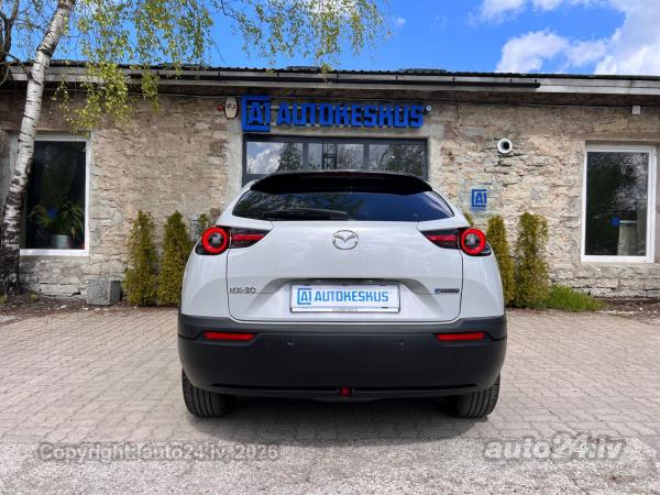Balts Mazda MX-30 2023 Tallina, ar dzinēja tilpumu 0.00 L un nobraukumu 47 tūkst. km par 16990 €, foto 8 vietnē AUTOMOTO.COM.LV