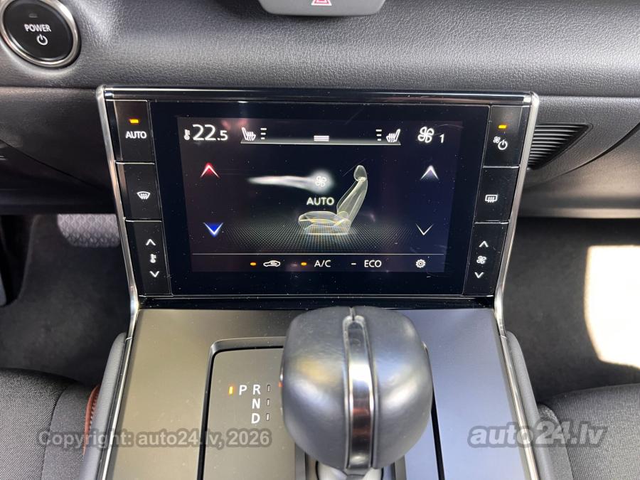 Balts Mazda MX-30 2023 Tallina, ar dzinēja tilpumu 0.00 L un nobraukumu 47 tūkst. km par 16990 €, foto 24 vietnē AUTOMOTO.COM.LV