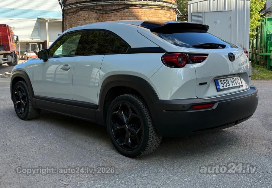 Balts Mazda MX-30 2020 Tallina, ar dzinēja tilpumu 0.00 L un nobraukumu 80 tūkst. km par 10900 €, foto 4 vietnē AUTOMOTO.COM.LV