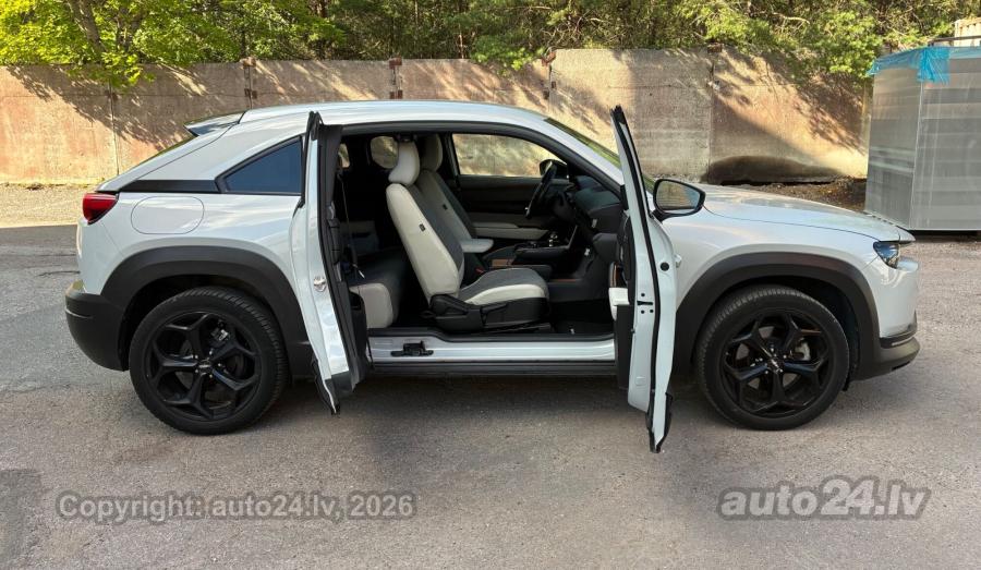 Balts Mazda MX-30 2020 Tallina, ar dzinēja tilpumu 0.00 L un nobraukumu 80 tūkst. km par 10900 €, foto 6 vietnē AUTOMOTO.COM.LV