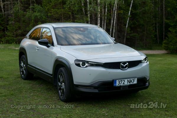 Balts Mazda MX-30 2020 Kerdla, ar dzinēja tilpumu 0.00 L un nobraukumu 104 tūkst. km par 13200 €, foto 3 vietnē AUTOMOTO.COM.LV