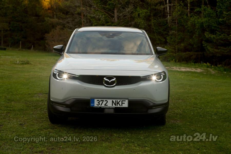 Balts Mazda MX-30 2020 Kerdla, ar dzinēja tilpumu 0.00 L un nobraukumu 104 tūkst. km par 13200 €, foto 5 vietnē AUTOMOTO.COM.LV