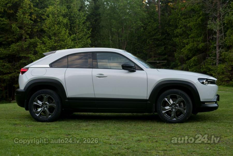 Balts Mazda MX-30 2020 Kerdla, ar dzinēja tilpumu 0.00 L un nobraukumu 104 tūkst. km par 13200 €, foto 10 vietnē AUTOMOTO.COM.LV