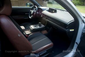 Balts Mazda MX-30 2020 Kerdla, ar dzinēja tilpumu 0.00 L un nobraukumu 104 tūkst. km par 13200 €, foto 15 vietnē AUTOMOTO.COM.LV