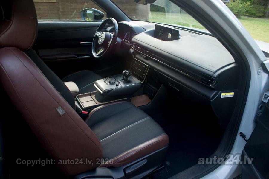 Balts Mazda MX-30 2020 Kerdla, ar dzinēja tilpumu 0.00 L un nobraukumu 104 tūkst. km par 13200 €, foto 15 vietnē AUTOMOTO.COM.LV