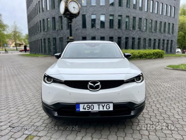 Белый Мазда MX-30 2021 в Таллин, объемом двигателя 0.00 л и пробегом 27 тыс. км за 14900 €, фото 2 на AUTOMOTO.COM.LV