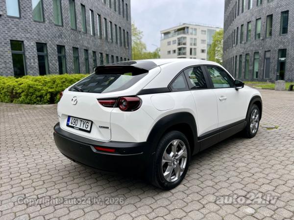 Белый Мазда MX-30 2021 в Таллин, объемом двигателя 0.00 л и пробегом 27 тыс. км за 14900 €, фото 5 на AUTOMOTO.COM.LV