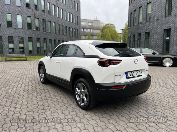 Белый Мазда MX-30 2021 в Таллин, объемом двигателя 0.00 л и пробегом 27 тыс. км за 14900 €, фото 7 на AUTOMOTO.COM.LV