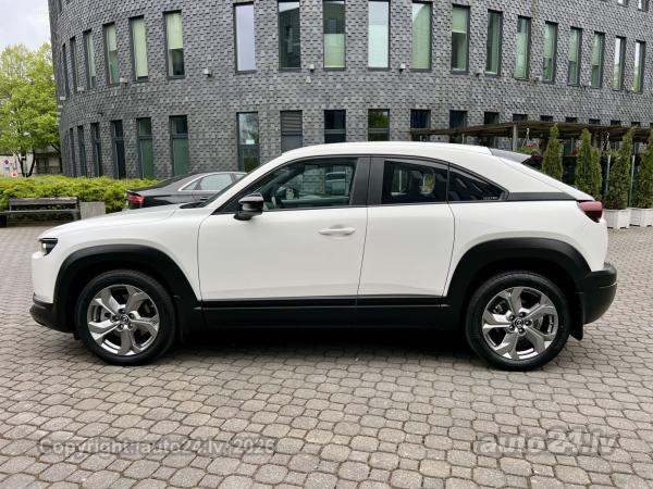 Белый Мазда MX-30 2021 в Таллин, объемом двигателя 0.00 л и пробегом 27 тыс. км за 14900 €, фото 8 на AUTOMOTO.COM.LV