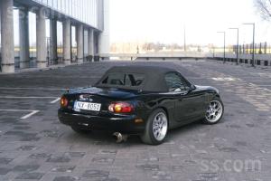 Черный Мазда МХ-5 1998 в Рига, объемом двигателя 1.80 л и пробегом 194 тыс. км за 8500 €, фото 3 на AUTOMOTO.COM.LV