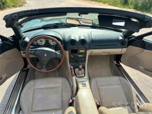 Black Mazda MX-5 2001 in Riga, with an engine capacity of 1.60 L and mileage of 208 thousand km for 4100 €, photo 6 on AUTOMOTO.COM.LV