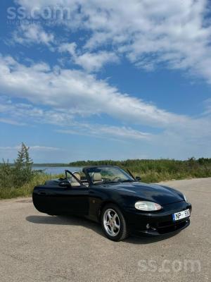 Black Mazda MX-5 2001 in Riga, with an engine capacity of 1.60 L and mileage of 208 thousand km for 3900 €, photo 3 on AUTOMOTO.COM.LV