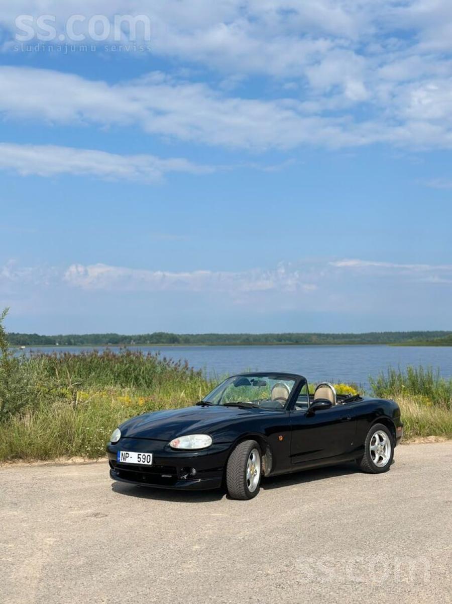 Black Mazda MX-5 2001 in Riga, with an engine capacity of 1.60 L and mileage of 208 thousand km for 3900 €, photo 9 on AUTOMOTO.COM.LV