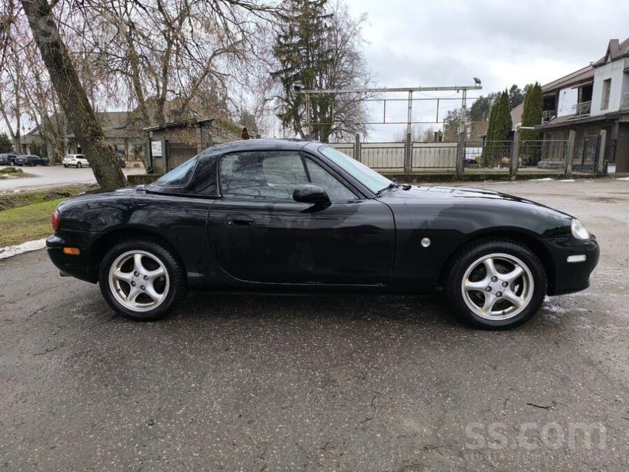 Melns Mazda MX-5 2002 Rīga, ar dzinēja tilpumu 1.60 L un nobraukumu 133 tūkst. km par 4300 €, foto 4 vietnē AUTOMOTO.COM.LV