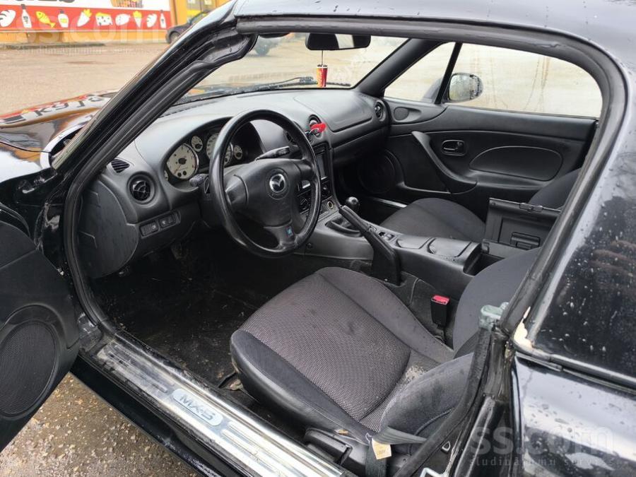 Melns Mazda MX-5 2002 Rīga, ar dzinēja tilpumu 1.60 L un nobraukumu 133 tūkst. km par 4300 €, foto 6 vietnē AUTOMOTO.COM.LV