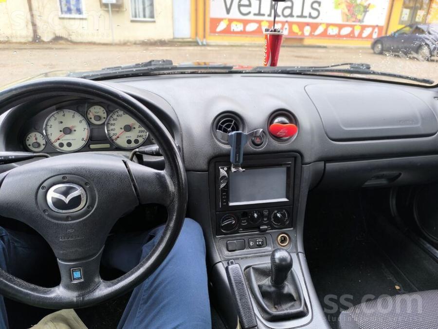 Melns Mazda MX-5 2002 Rīga, ar dzinēja tilpumu 1.60 L un nobraukumu 133 tūkst. km par 4300 €, foto 7 vietnē AUTOMOTO.COM.LV