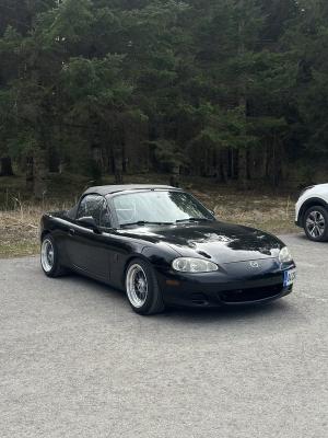 Black Mazda MX-5 2002 in Tallinn, with an engine capacity of 0.00 L and mileage of 242 thousand km for 5000 €, photo 7 on AUTOMOTO.COM.LV