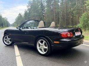 Black Mazda MX-5 2003 in Vilnius, with an engine capacity of 1.60 L and mileage of 159 thousand km for 4300 €, photo 3 on AUTOMOTO.COM.LV