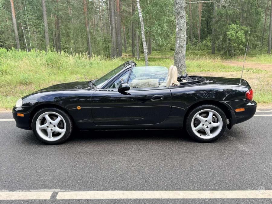 Black Mazda MX-5 2003 in Vilnius, with an engine capacity of 1.60 L and mileage of 159 thousand km for 4300 €, photo 10 on AUTOMOTO.COM.LV