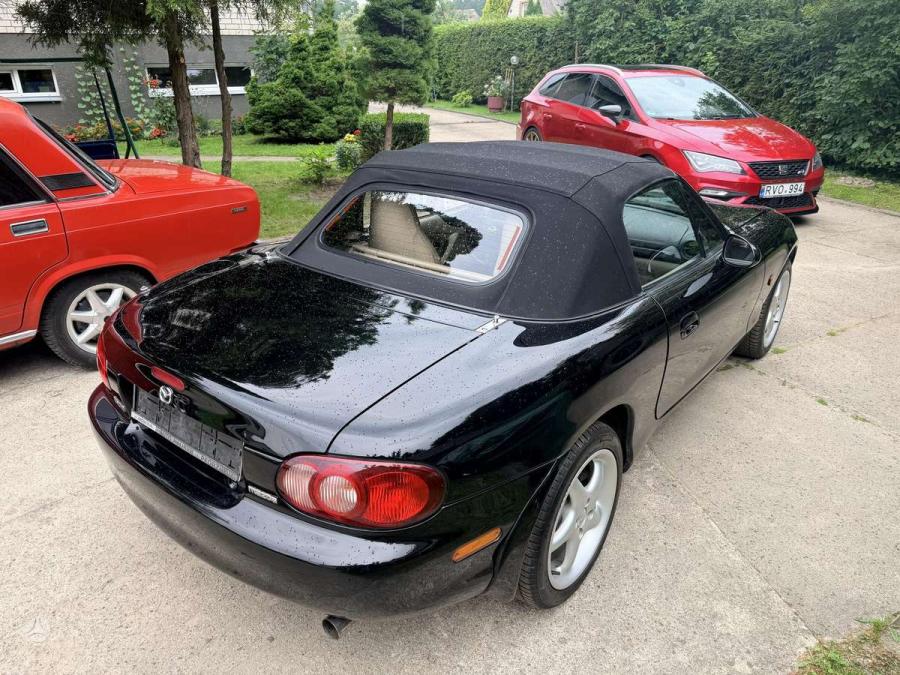 Black Mazda MX-5 2003 in Vilnius, with an engine capacity of 1.60 L and mileage of 159 thousand km for 4300 €, photo 12 on AUTOMOTO.COM.LV