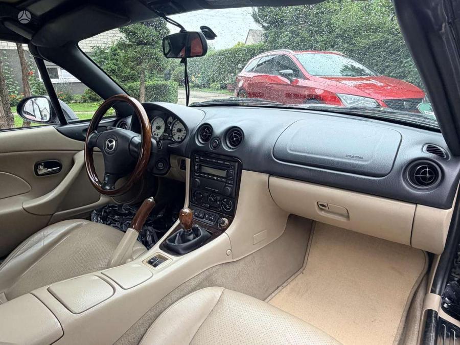 Black Mazda MX-5 2003 in Vilnius, with an engine capacity of 1.60 L and mileage of 159 thousand km for 4300 €, photo 14 on AUTOMOTO.COM.LV