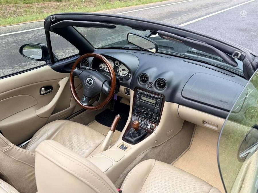 Black Mazda MX-5 2003 in Vilnius, with an engine capacity of 1.60 L and mileage of 159 thousand km for 4300 €, photo 18 on AUTOMOTO.COM.LV