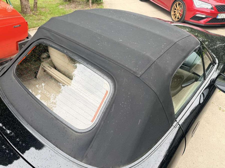 Black Mazda MX-5 2003 in Vilnius, with an engine capacity of 1.60 L and mileage of 159 thousand km for 4300 €, photo 20 on AUTOMOTO.COM.LV