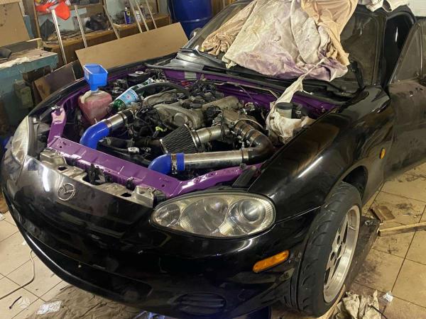 Black Mazda MX-5 2003 in Vilnius, with an engine capacity of 1.60 L and mileage of 180 thousand km for 4499 €, photo 1 on AUTOMOTO.COM.LV