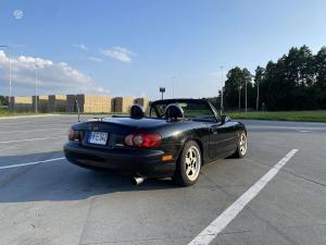 Black Mazda MX-5 2003 in Vilnius, with an engine capacity of 1.60 L and mileage of 180 thousand km for 4499 €, photo 4 on AUTOMOTO.COM.LV