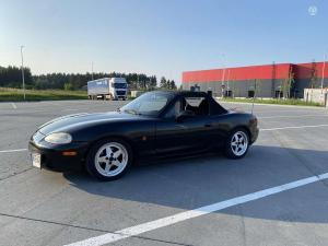 Black Mazda MX-5 2003 in Vilnius, with an engine capacity of 1.60 L and mileage of 180 thousand km for 4499 €, photo 9 on AUTOMOTO.COM.LV