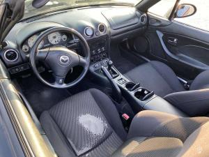 Black Mazda MX-5 2003 in Vilnius, with an engine capacity of 1.60 L and mileage of 180 thousand km for 4499 €, photo 18 on AUTOMOTO.COM.LV