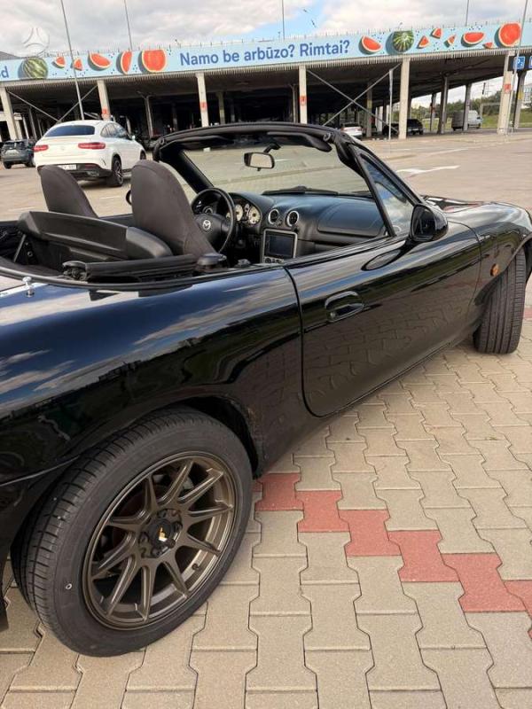 Melns Mazda MX-5 2004 Viļņa, ar dzinēja tilpumu 1.60 L un nobraukumu 158 tūkst. km par 3890 €, foto 8 vietnē AUTOMOTO.COM.LV