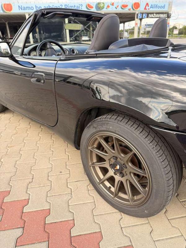 Melns Mazda MX-5 2004 Viļņa, ar dzinēja tilpumu 1.60 L un nobraukumu 158 tūkst. km par 3890 €, foto 9 vietnē AUTOMOTO.COM.LV