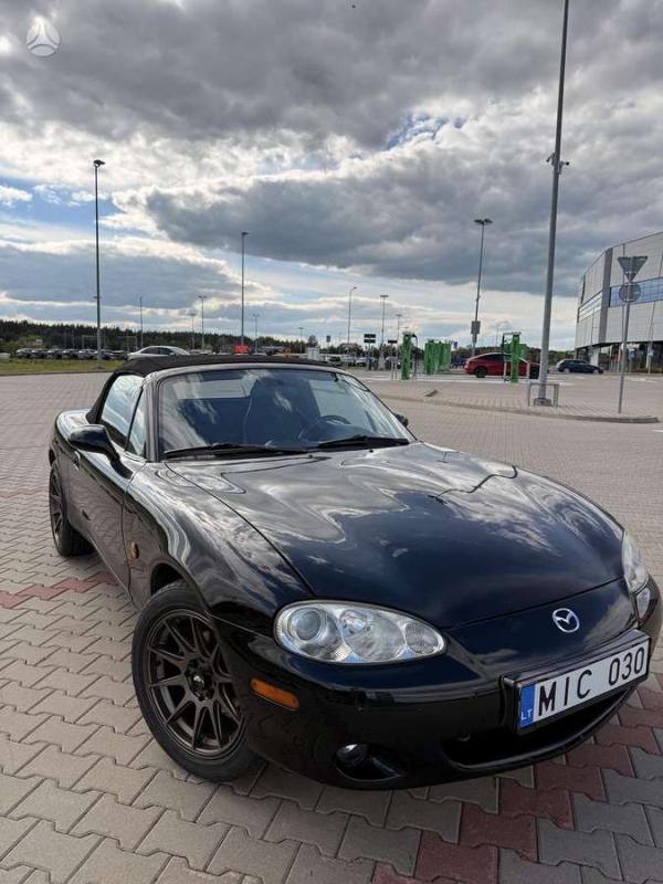 Melns Mazda MX-5 2004 Viļņa, ar dzinēja tilpumu 1.60 L un nobraukumu 158 tūkst. km par 3890 €, foto 11 vietnē AUTOMOTO.COM.LV