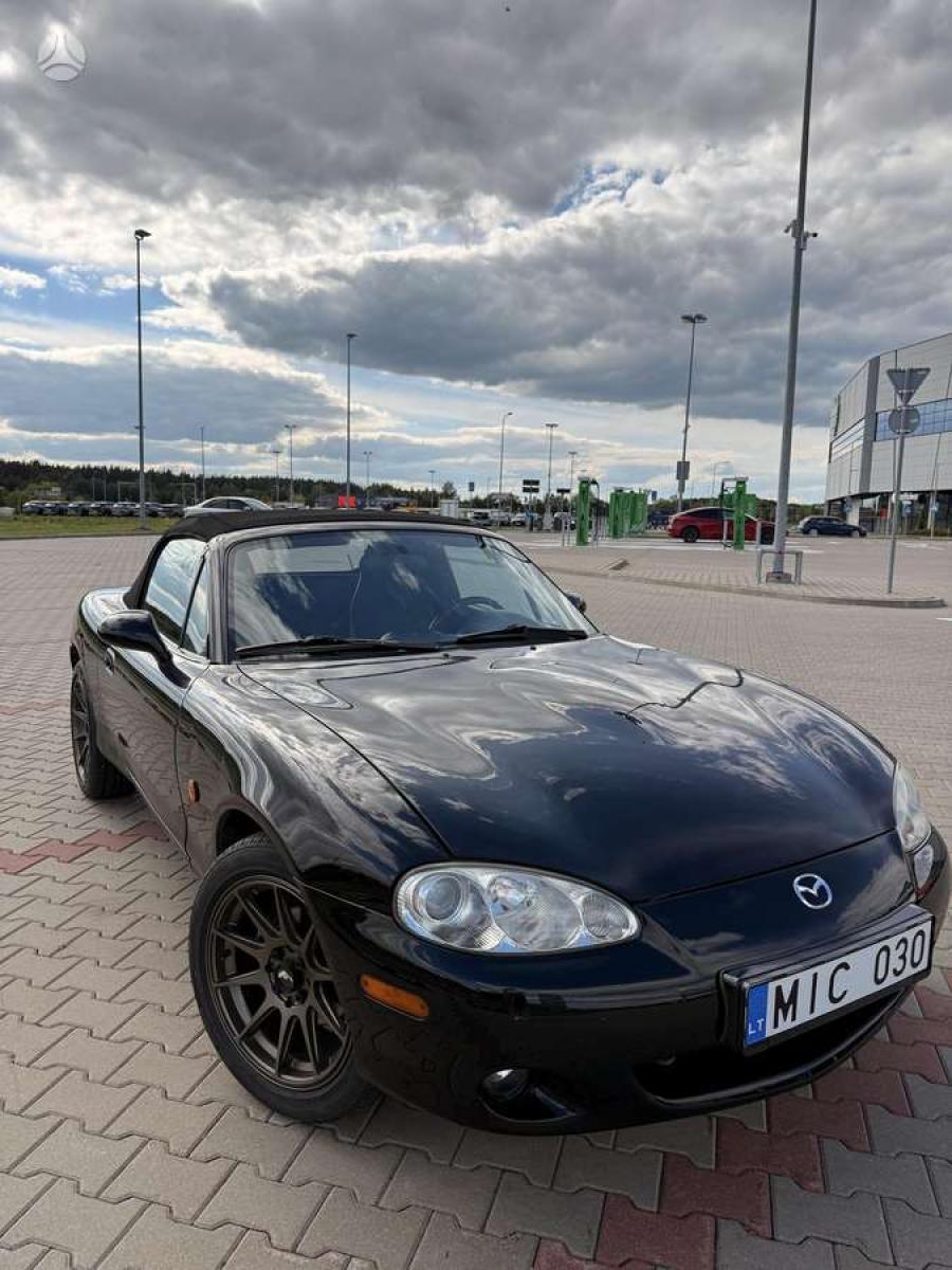 Black Mazda MX-5 2004 in Vilnius, with an engine capacity of 1.60 L and mileage of 158 thousand km for 3890 €, photo 11 on AUTOMOTO.COM.LV