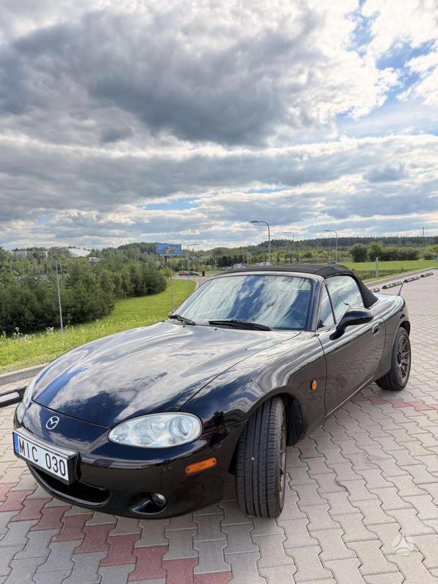 Black Mazda MX-5 2004 in Vilnius, with an engine capacity of 1.60 L and mileage of 158 thousand km for 3890 €, photo 13 on AUTOMOTO.COM.LV