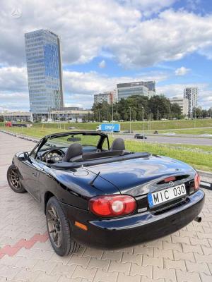 Black Mazda MX-5 2004 in Vilnius, with an engine capacity of 1.60 L and mileage of 158 thousand km for 3890 €, photo 14 on AUTOMOTO.COM.LV