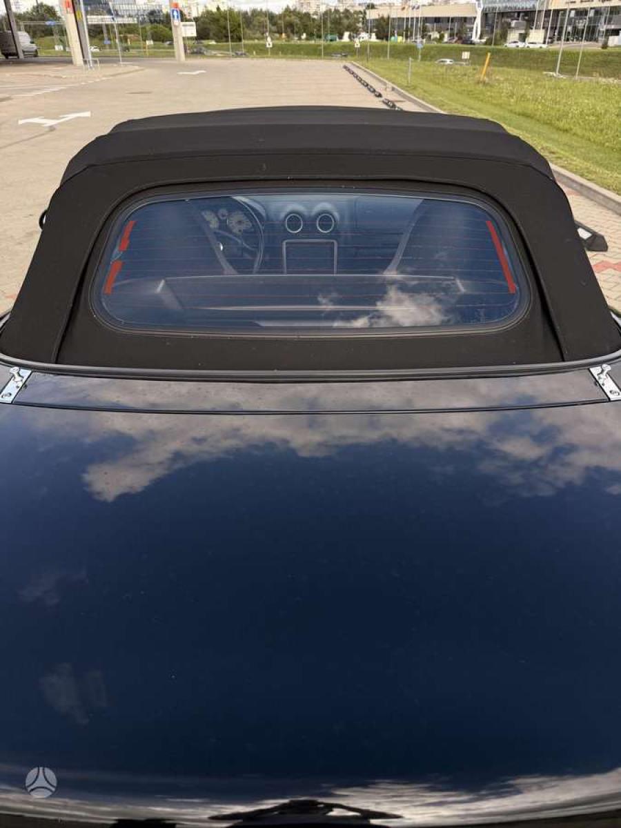 Black Mazda MX-5 2004 in Vilnius, with an engine capacity of 1.60 L and mileage of 158 thousand km for 3890 €, photo 16 on AUTOMOTO.COM.LV