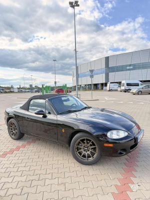 Black Mazda MX-5 2004 in Vilnius, with an engine capacity of 1.60 L and mileage of 158 thousand km for 3890 €, photo 17 on AUTOMOTO.COM.LV