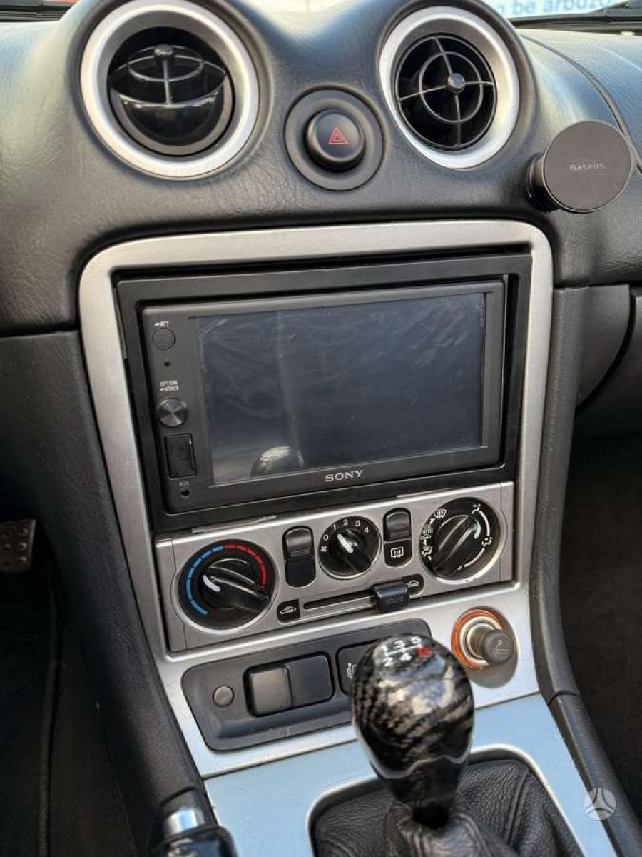 Black Mazda MX-5 2004 in Vilnius, with an engine capacity of 1.60 L and mileage of 158 thousand km for 3890 €, photo 18 on AUTOMOTO.COM.LV
