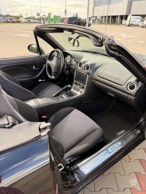 Black Mazda MX-5 2004 in Vilnius, with an engine capacity of 1.60 L and mileage of 158 thousand km for 3890 €, photo 21 on AUTOMOTO.COM.LV