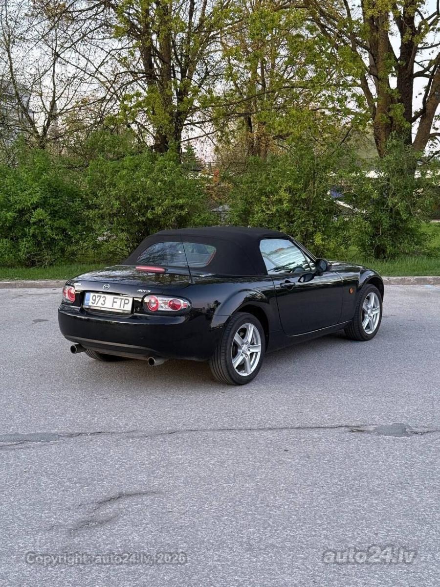 Melns Mazda MX-5 2005 Tallina, ar dzinēja tilpumu 1.80 L un nobraukumu 147 tūkst. km par 8990 €, foto 5 vietnē AUTOMOTO.COM.LV