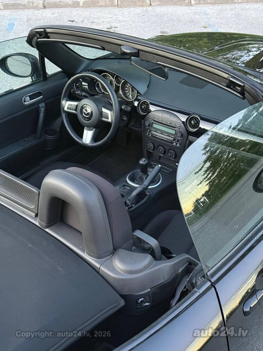 Melns Mazda MX-5 2005 Tallina, ar dzinēja tilpumu 1.80 L un nobraukumu 147 tūkst. km par 8990 €, foto 12 vietnē AUTOMOTO.COM.LV