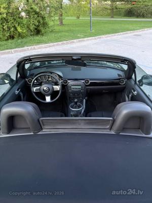 Melns Mazda MX-5 2005 Tallina, ar dzinēja tilpumu 1.80 L un nobraukumu 147 tūkst. km par 8990 €, foto 13 vietnē AUTOMOTO.COM.LV