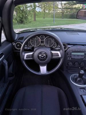 Melns Mazda MX-5 2005 Tallina, ar dzinēja tilpumu 1.80 L un nobraukumu 147 tūkst. km par 8990 €, foto 14 vietnē AUTOMOTO.COM.LV