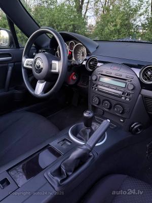 Melns Mazda MX-5 2005 Tallina, ar dzinēja tilpumu 1.80 L un nobraukumu 147 tūkst. km par 8990 €, foto 15 vietnē AUTOMOTO.COM.LV