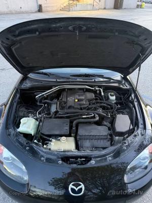 Melns Mazda MX-5 2005 Tallina, ar dzinēja tilpumu 1.80 L un nobraukumu 147 tūkst. km par 8990 €, foto 16 vietnē AUTOMOTO.COM.LV