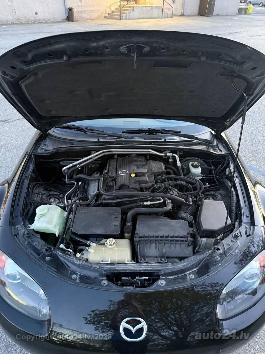 Melns Mazda MX-5 2005 Tallina, ar dzinēja tilpumu 1.80 L un nobraukumu 147 tūkst. km par 8990 €, foto 16 vietnē AUTOMOTO.COM.LV